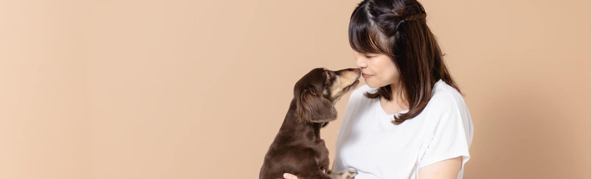 Beige - 愛犬家のための犬専用写真館｜Dogram